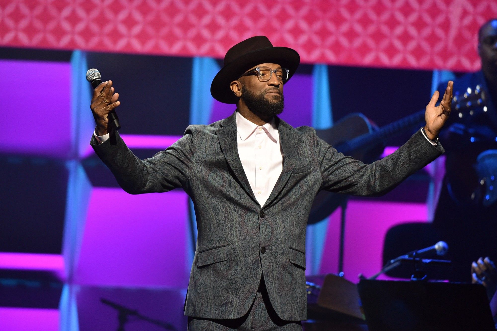 Come Get Your Man: Rickey Smiley’s Dress Problem - LEVEL Man